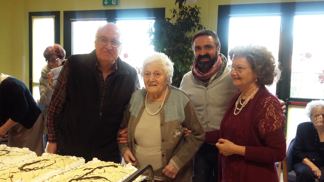Olgiate festeggia la sua centenaria VIDEO - Prima Lecco Olgiate festeggia la sua centenaria VIDEO - Prima Lecco