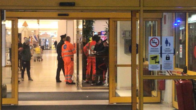 Spray urticante al centro commerciale venti gli intossicati - Prima Lecco Spray urticante al centro commerciale venti gli intossicati - Prima Lecco
