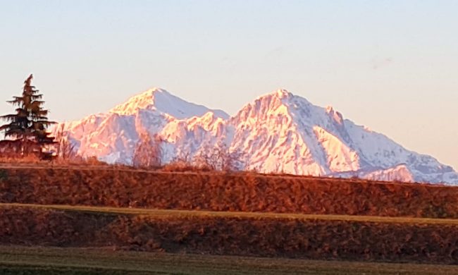 Lo spettacolo delle Grigne poco prima del tramonto: le magnifiche ...