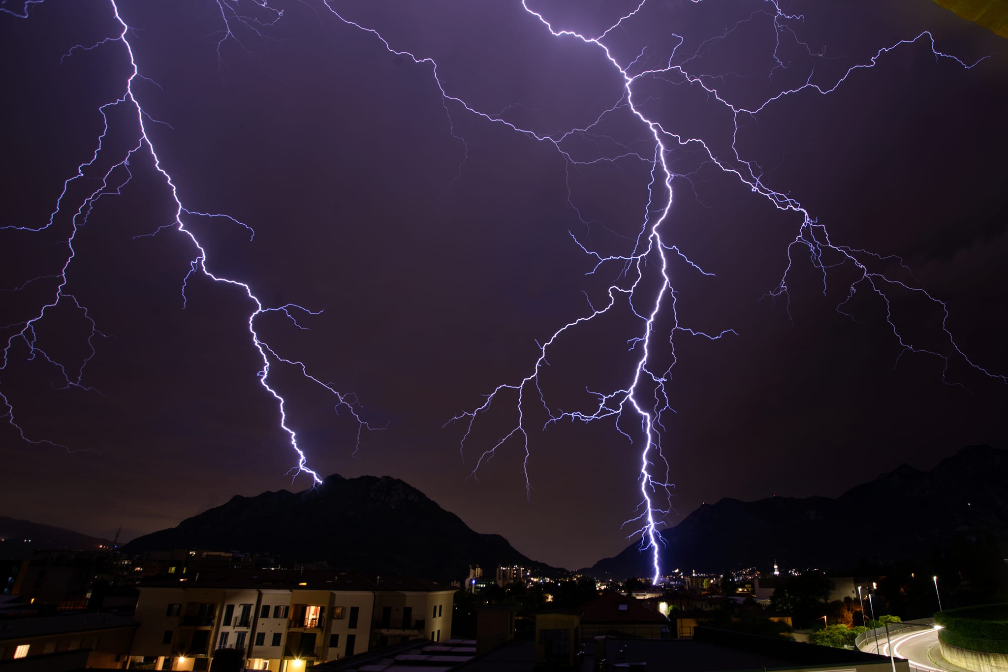 Le incredibili foto dei fulmini su Lecco - Prima Lecco