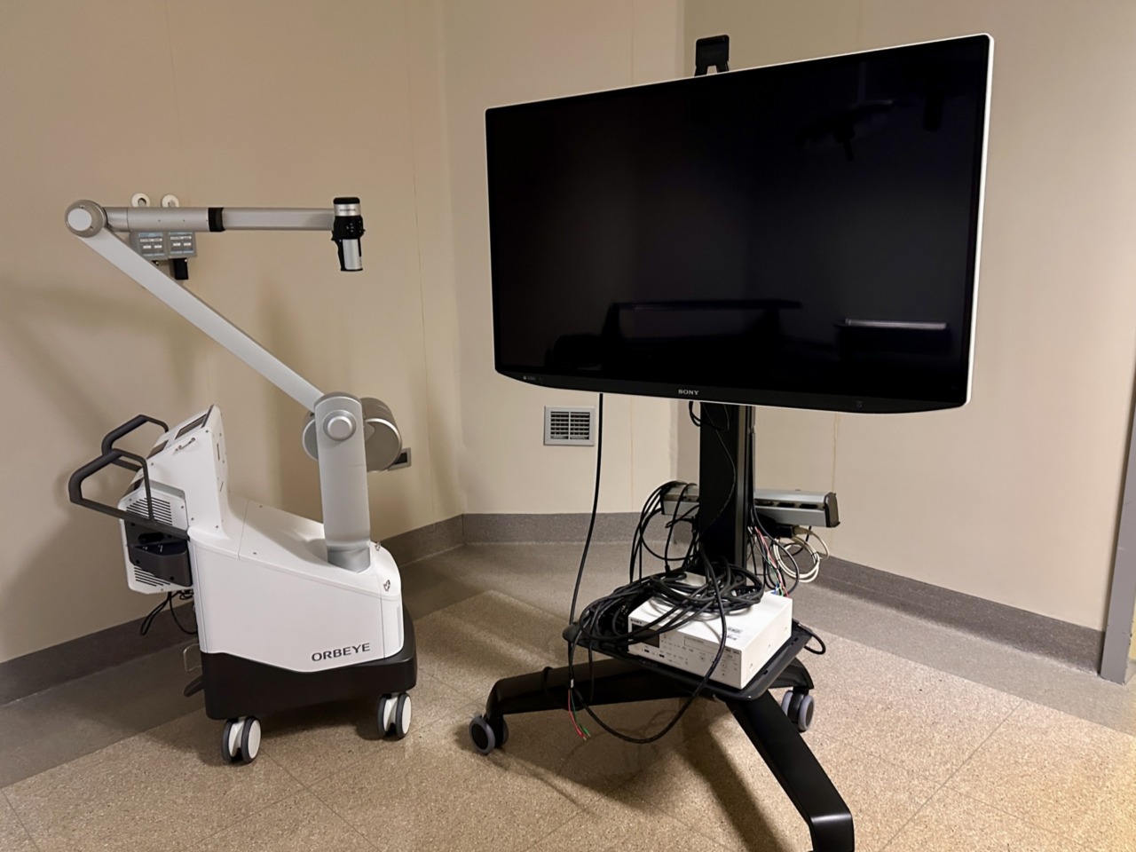ASST Lecco rivoluziona la neurochirurgia con il sistema esoscopico ...